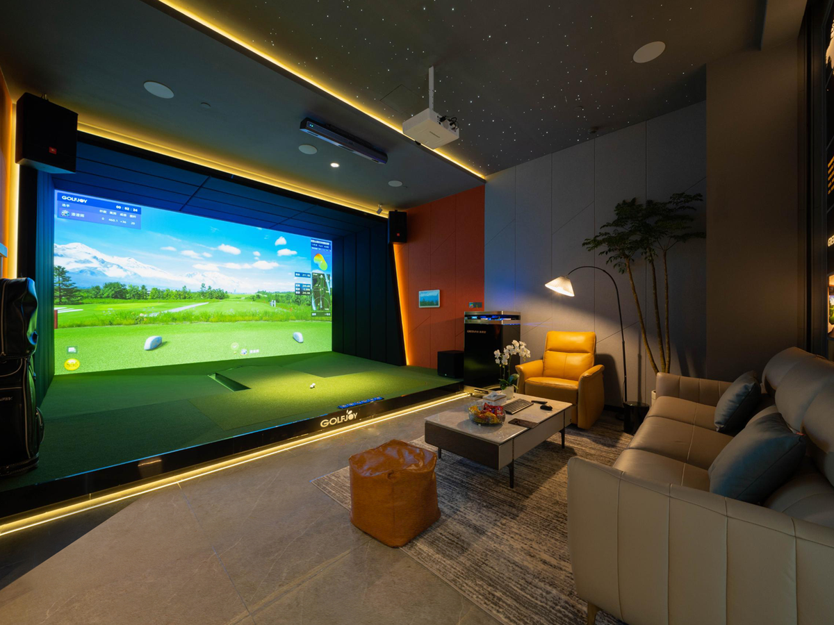 Indoor golf simulator & golf launch monitor