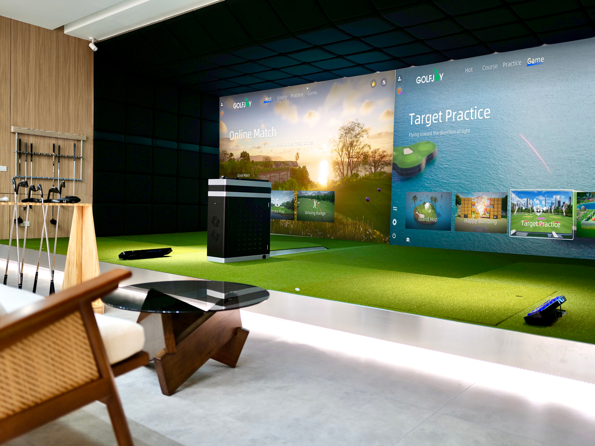 Indoor golf simulator & golf launch monitor
